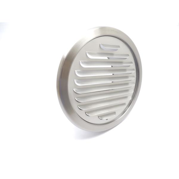 ・sus304ステンレス 丸型ガラリ UK-150SG-HL 袋入 網無 水止付 水切無・撮影時の光の関係で多少色目が違う場合があります。・品番は網付ですが現物は網無です。・メーカー品番　UK-150SG-HL・適用パイプ内径　１４５mm〜...