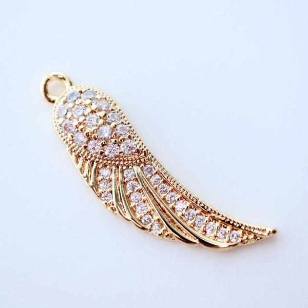 金アレ対応 色褪せにくい天使の翼 チャーム  □内容量：1個□素材：真鍮 14Kコーティング加工　キュービックジルコニア□サイズ：全長約29ｍｍ《注意事項》 　　◎金属アレルギーには個人差がございます。全ての方がアレルギー反応が出ないことを...
