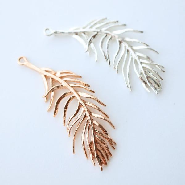 ニッケルフリー 色褪せにくい 本金メッキ 大き目 羽根 パーツ※ご希望の商品をオプションよりご選択のうえ、　お買い求めください。□カラー展開：イエローゴールドホワイトゴールド□内容量：2個□素材：真鍮 18K本金メッキニッケルフリー□サイズ...