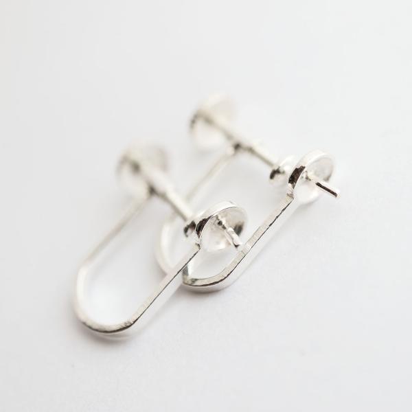 スターリングシルバー SV925 芯立 ねじ式 イヤリング □内容量：1ペア（2個）□サイズ：カップ約4mm　芯約0.7mmイヤリング線径約1.24mm　高さ約13.85mm□素材：SV925無垢◆注意事項 　　シルバー925素材はアレルギ...