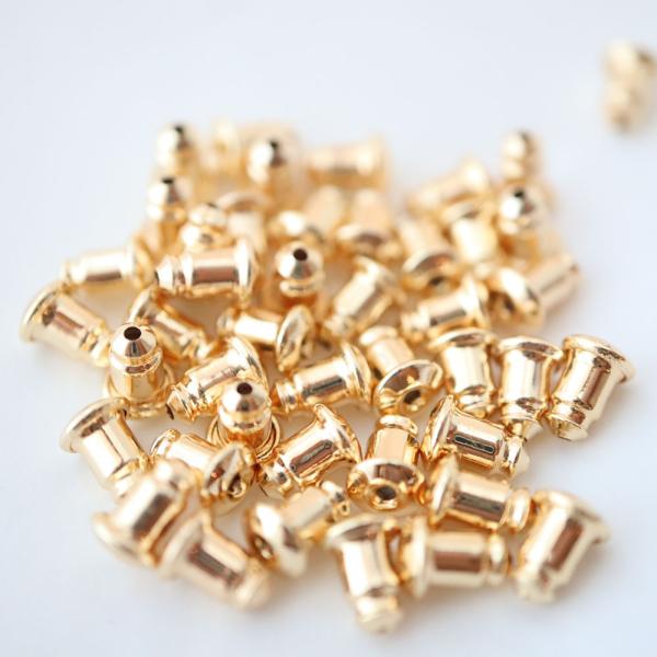 金アレ対応 色褪せにくいベルキャッチ ピアスキャッチ ※ご希望のカラーをオプションよりご選択のうえ、　お買い求めください。□カラー：ゴールドプラチナ□内容量：20個□素材：ゴールド＊＊真鍮 14K金コーティングプラチナ＊＊真鍮 プラチナコー...