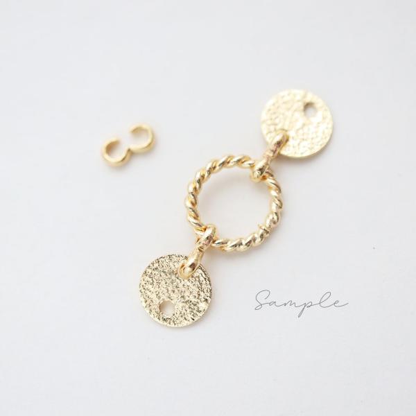 金アレ対応 色褪せにくい小さな つなぎカン 3の字 □内容量：30個□サイズ：3×5mm□素材：真鍮 14Kコーティング加工　　　　　           《注意事項》 　　◎金属アレルギーには個人差がございます。全ての方がアレルギー反応が...