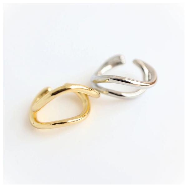 金アレ対応 色褪せにくい ひねりイヤーカフ ※ご希望のカラーをオプションよりご選択のうえ、　お買い求めください。□カラー：ゴールド・プラチナ□内容量：2個□素材：ゴールド＊＊真鍮 14K金コーティングプラチナ＊＊真鍮 プラチナコーティング□...