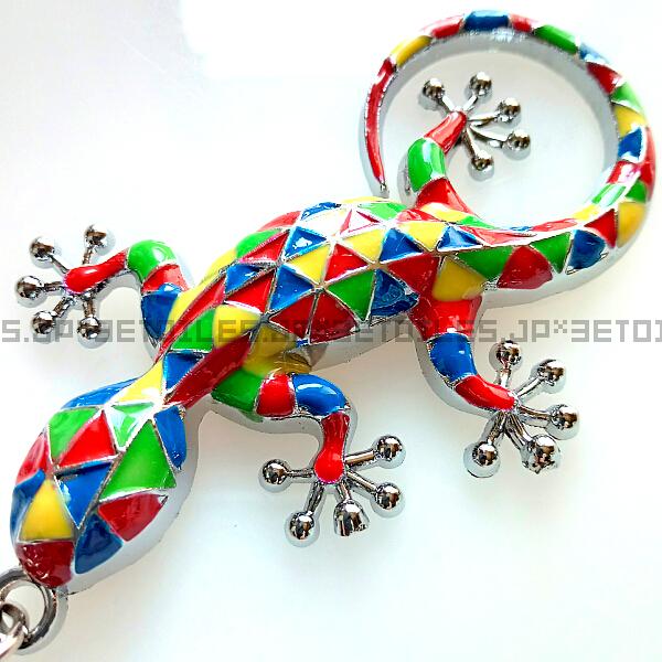 ガウディの代表作の一つ、サグラダ・ファミリアは、スペインのバルセロナにある現在も建設中の教会です。日本における鬼瓦やシーサーのように魔よけや厄除けと装飾を目的として親しまれるガーゴイル（雨樋）をモチーフにしたトカゲ（ヤモリ・家守）のキーホル...