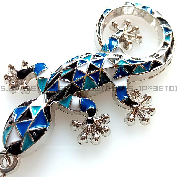 ガウディの代表作の一つ、サグラダ・ファミリアは、スペインのバルセロナにある現在も建設中の教会です。日本における鬼瓦やシーサーのように魔よけや厄除けと装飾を目的として親しまれるガーゴイル（雨樋）をモチーフにしたトカゲ（ヤモリ・家守）のキーホル...