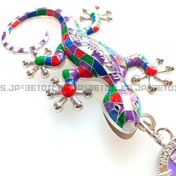 ガウディの代表作の一つ、サグラダ・ファミリアは、スペインのバルセロナにある現在も建設中の教会です。日本における鬼瓦やシーサーのように魔よけや厄除けと装飾を目的として親しまれるガーゴイル（雨樋）をモチーフにしたトカゲ（ヤモリ・家守）のキーホル...