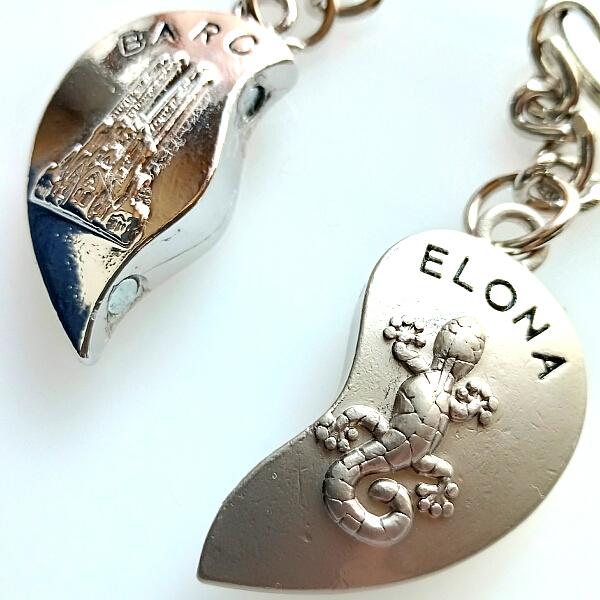 ガウディの代表作の一つ、サグラダ・ファミリアは、スペインのバルセロナにある現在も建設中の教会です。日本における鬼瓦やシーサーのように魔よけや厄除けと装飾を目的として親しまれるガーゴイル（雨樋）をモチーフにしたトカゲ（ヤモリ・家守）がハートに...