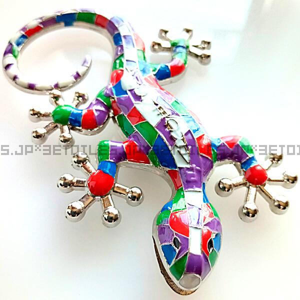 ガウディの代表作の一つ、サグラダ・ファミリアは、スペインのバルセロナにある現在も建設中の教会です。日本における鬼瓦やシーサーのように魔よけや厄除けと装飾を目的として親しまれるガーゴイル（雨樋）をモチーフにしたトカゲ（ヤモリ・家守）のマグネッ...