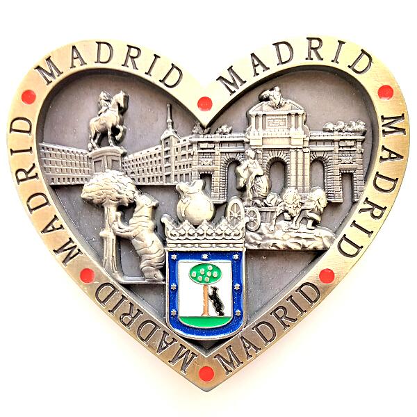 クマとイチゴの木の像は、スペインの首都マドリードにある 20 世紀後半の彫刻です。これはマドリッドの紋章を表しており、首都の歴史的中心部にあるアルカラ通りとカレラ デ サン ヘロニモの間、プエルタ デル ソルの東側にあります。クマとイチゴの...