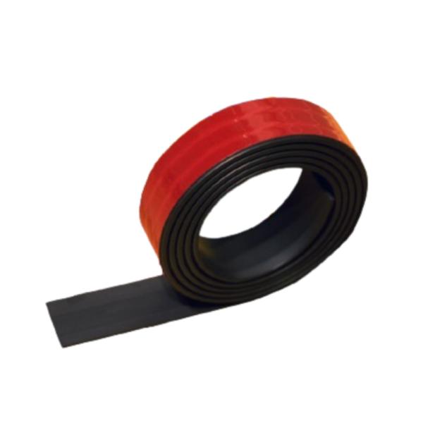 【強力両面テープ付き】はがせる強力テープ付きの仕様になっており、別の場所に貼り直したい時に便利です。テープは強く押し付けることでより強力に貼り付きます。【異方性だからマグネット同士がくっつく】通常のマグネットは等方性といって周囲に均等に磁力...