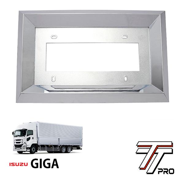 品名：ナンバープレート枠 50mm角内容物：本体管理番号：b047カラー：メッキサイズ：約58cm×約36cm×約50mm材質：ABS樹脂取付方法：純正交換備考：タイトル掲載車種は検索用になり適合をお約束するものではございません。ご注文前に...