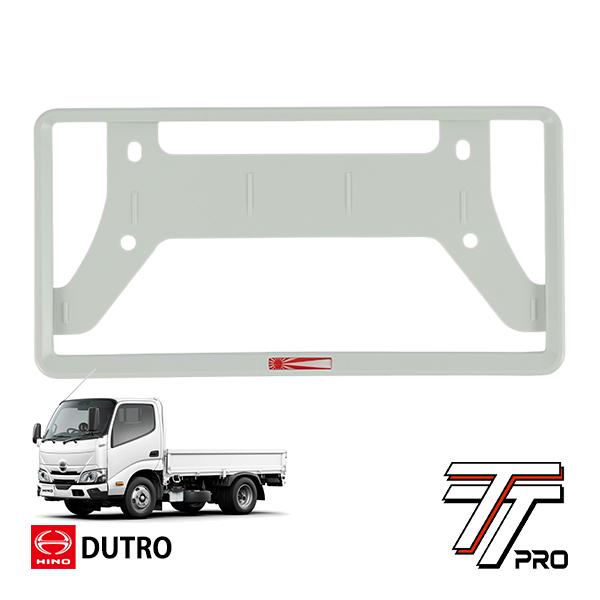 メーカー：TT PRO品名：旭日旗ナンバーフレーム 2個セット管理番号：g2814x2-2内容物：本体×2セット(フロント/リア分)カラー：ホワイト材質：ABS樹脂取付方法：共締め/両面テープ備考：-適合車種：日野デュトロ普通自動車・軽自動...
