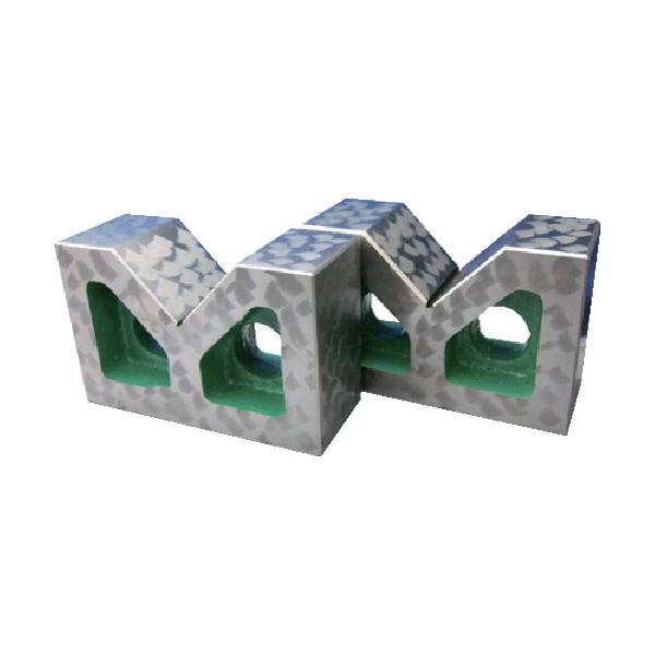 納期について：メーカー直送品(代引き不可)メーカー名：大西測定(株)【 特長 】・V溝は90度に仕上されており、円筒の精密検査、丸棒のケガキなどに使用します。・2個1組、一体加工となっております。・精度は機械仕上とA級仕上(各面の平行度、±...