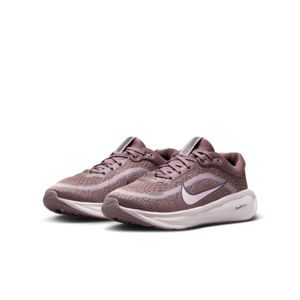 NIKEナイキ ステラライドNIKE STELLAR RIDEHQ3266柔らかく反発力に優れた厚めのComfiRideフォームを使用したナイキ ステラ ライドは、長距離ランに最適。アッパーにメッシュ素材を使用し、長距離を走るために必要な通...