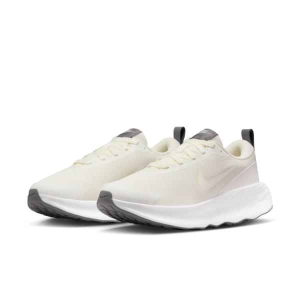 NIKEナイキ ナイキ プロミナNIKE PROMINAFV6343120:セイル/ホワイト-ホワイト-ペンシルポイント:SAIL/WHITE-WHITE-PENCIL POINTナイキ プロミナは、歩くたびに柔らかい履き心地を実感できるシ...