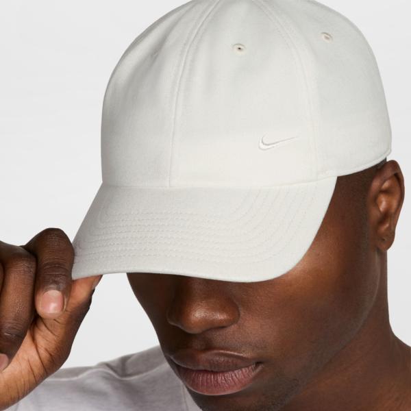 NIKEナイキ ナイキ CB SM スウッシュ L クラブ キャップNIKE CLUBFZ5698133:セイル/セイル:SAIL/SAILアンストラクチャード カーブド ビル キャップ中程度の深さで、どんなシーンにも合う定番のスタイル。滑...