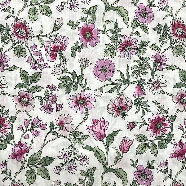 【サイズ】　約108ｃｍ巾【素材】　綿100%　タナローンリバティプリントを代表する上質な肌ざわりのタナローン生地Tiger Lily タイガーリリー オリジナルは1980年代後半にデザインされたもので、ほぼ忠実に描かれた植物と伝統的な手法...