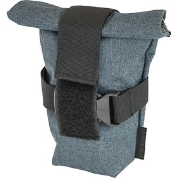 ■素材：PVCコーテッド600デニールナイロン■サイズ：L55×W145(上部)、60(下部)×H220mm■容量：0.65L■重量：70g■止水ファスナー内容物によって、拡張できるロールトップサドルバックです。サドルレールにストラップで取...