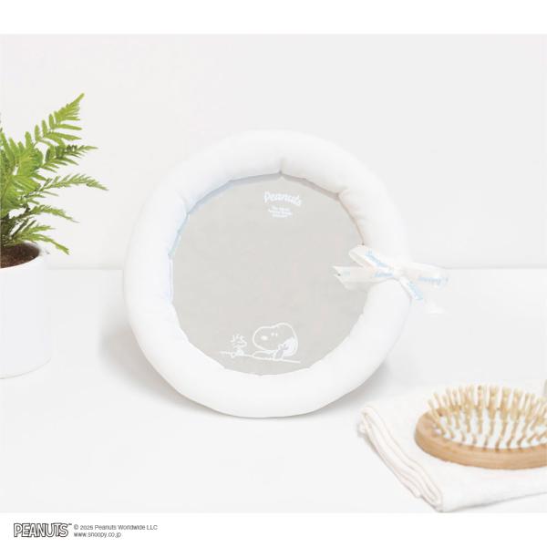 クッションのようなふかふか素材のインテリアミラー置き・掛けの2WAY仕様ですサイズ：約H180×W180×Ｄ35ｍｍ素材：ポリエステル・MDF・アクリル◎プレゼント包装はお受けしておりません◎商品の品質については万全を期しておりますが、万一...