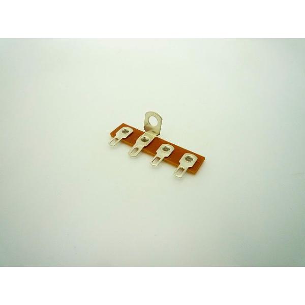 絶縁抵抗 DC100V、30MΩ以上耐電圧 AC300V (1分間)極数 (P) 3パネル取付方式 ねじ止め主絶縁材 (本体) フェノール積層板 (UL94HB)端子金具 はんだ付け用端子