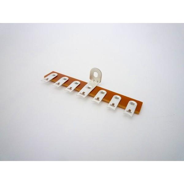 絶縁抵抗 DC500V、100MΩ以上耐電圧 AC500V (1分間)極数 (P) 6パネル取付方式 ねじ止め主絶縁材 (本体) フェノール積層板 (UL94HB)端子金具 はんだ付け用端子