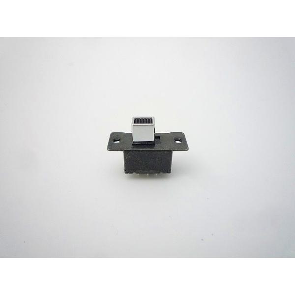 回路：DPDT（6P）スイッチ特性：ON-ON電流容量：3A.125V.AC絶縁抵抗：DC.500V 100MΩ以上(MIN)絶縁耐圧：AC.1000V 1分間接触抵抗：20mΩ以下(MAX)