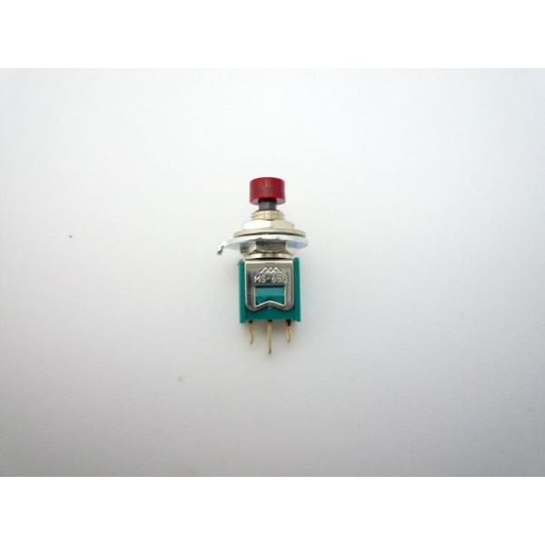 型番：MS650BCSN-Rボタン形状：丸ボタンボタンカラー：赤端子形状：ハンダ端子機能：非防滴（非防塵）回路：SPDT（3P）スイッチ特性：ON-(ON)電流容量：3A.125V.AC絶縁抵抗：DC.500V 100MΩ以上(MIN)絶縁...