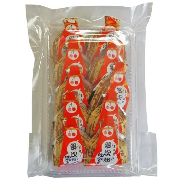 山野に自生するくるみを採取し、中身を取り出してゆべしの中に入れた、手間をかけた一品です。■原材料名：餅粉、グラニュー糖、クルミ、水飴、醤油、（原材料の一部に小麦、大豆と含む）■内容量：10個■保存方法：直射日光、高温多湿をさけてください。■...