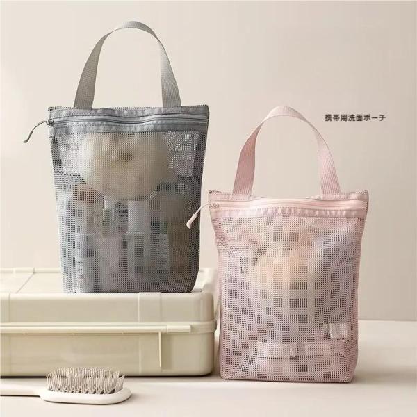 多機能、防水、収納バッグ洗面用具、小物の収納バッグとして浴室、銭湯に持ち込むのもokで、携帯性が良く、使い勝手が便利。【多機能収納】内部に2つのポケット付き、小物を分類収納できてスッキリ整頓。おもちゃ、メイク用品、文房具等小物の収納もできま...