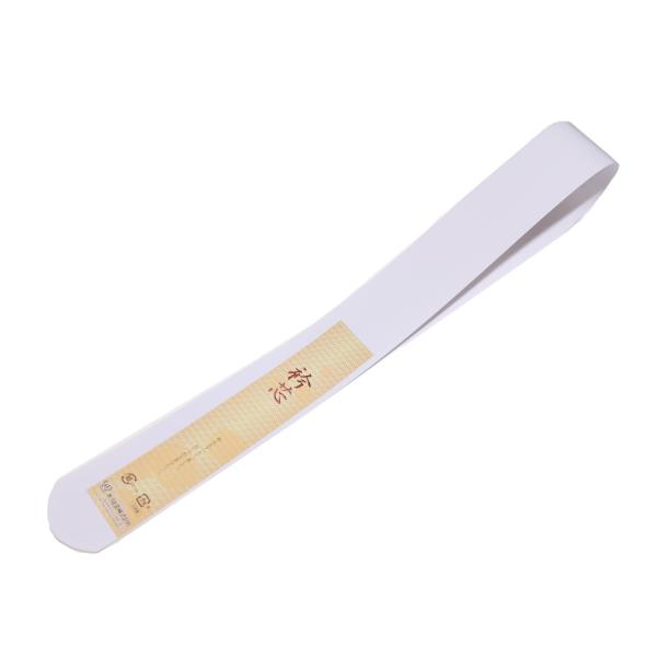 和装小物専門メーカー「あづま姿」製、広幅のポリエステル衿芯(縁なし)です。縁なしですので、襦袢に入れやすいのが特徴です。幅が約5cmあり、通常の衿芯よりも幅広になっているので、襦袢の衿がよりしっかりします。セル素材を使用しているので、薄くて...