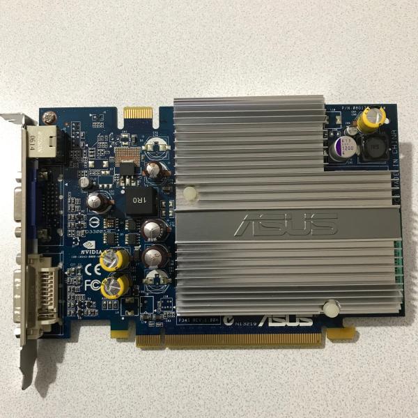 中古のビデオボード、ASUS製EN7600GS Silent/HTDです。各所、比較的きれいです。画像にてご確認願います。動作未確認品となります。・メーカー…ASUS・型番… EN7600GS Silent/HTD・ビデオメモリ…256MB...