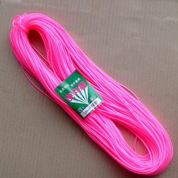 田植えや畑での野菜と花の苗をまっすぐ植える時に補助ロープとして土木現場や建築現場の水糸として写真撮影用に最適ですその他にも農作業、家庭園芸、スポーツ競技場の線引きなどに使用できます。材質：ポリエチレンカラー：蛍光ピンク太さ：約3mm 3本撚...