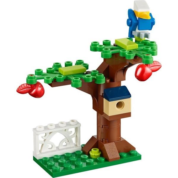 レゴ マンスリーミニビルドシリーズより、リンゴの木の小鳥のミニセットです。
