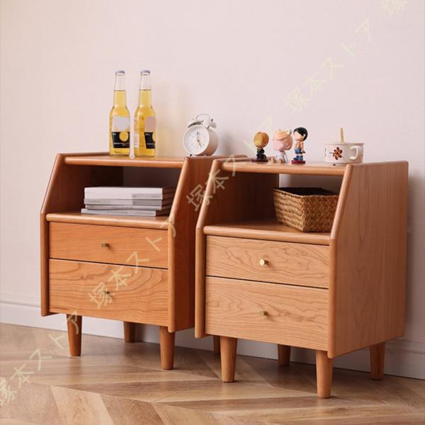 【発売日：2024年09月12日】サイズ：約 幅40x奥行34x高さ50cm 【ナチュラルなエコ素材】パイン材無垢材により作られ、ベニヤやMDFで作られたベッドサイドテーブルよりも頑丈で長持ちできます。無垢材の特徴的な木目など、天然木ならで...