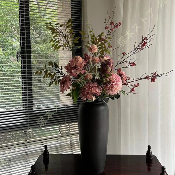 【発売日：2025年04月15日】サイズが写真に示す寸法を参考にしてください。こちらの製品は、シルクやPE素材を使用し、リアルな触感が特徴です。プラスチックの茎でワイヤーで包まれていおり、自由にDIYすることができます。【生け花】こちらの造...