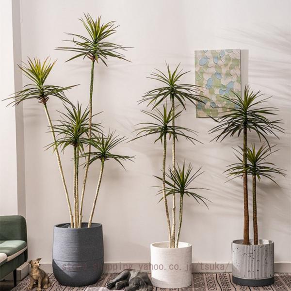 【発売日：2025年09月08日】【梱包内容】人工観葉植物 x1  ＋ 黒いプラスチックの鉢 x1!※写真の写真の他の色の植木鉢は撮影用ですので含まれておりません!より大きな装飾植木鉢に置くことをお勧めします!※異なるサイズの植物は、幹の形...