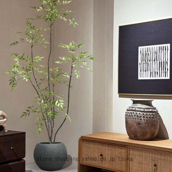 【発売日：2025年10月13日】【梱包内容】人工観葉植物 x1  ＋ 黒いプラスチックの鉢 x1! ※写真の他の色の植木鉢は撮影用ですので含まれておりません!より大きな装飾植木鉢に置くことをお勧めします!【丈夫な素材】このフェイクグリーン...