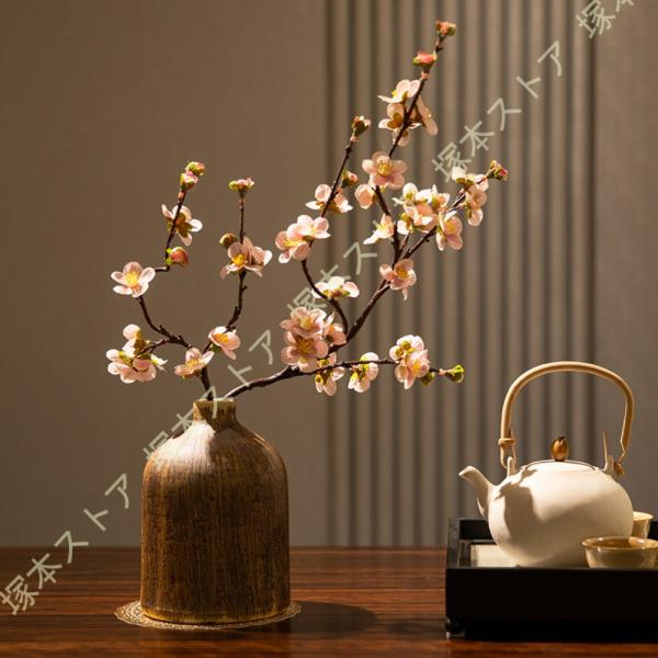 【発売日：2025年06月16日】【商品仕様【素材： シルク＋プラスチック＋針金。カラー：ピンク、ホワイト。 サイズ：全長35cm 。セット内容：造花+花瓶【春飾り】枯れない花、シルクフラワーなので、枯れることなく永遠に開ける。世話、水など...