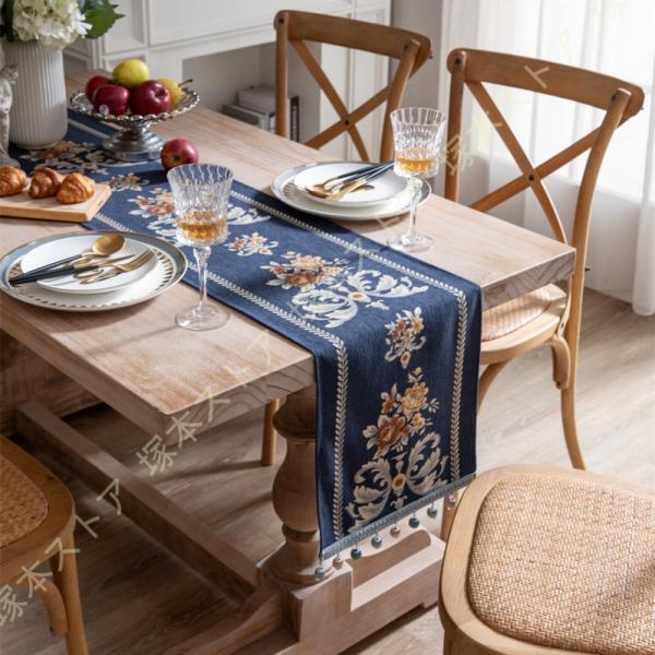 【発売日：2023年02月15日】商品説明シンプルな柄から個性的な柄まで、種類の豊富なデザイン展開。 季節やイベント、気分によって簡単に変えられるので、いつもの食卓がもっと楽しくなりますよ。 サッとテーブルにかけるだけで、和食にも洋食にも、...