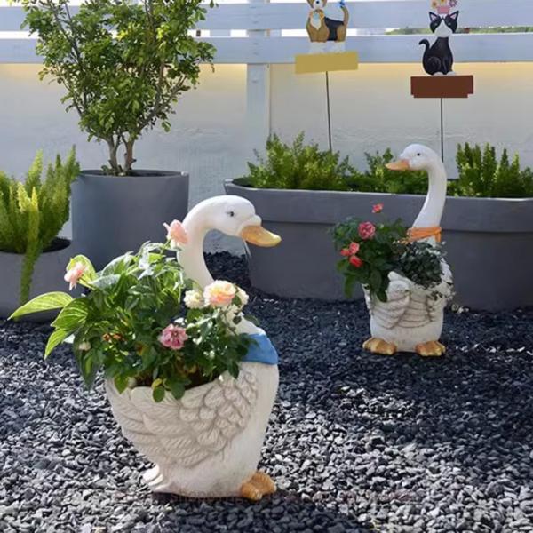 【発売日：2025年09月05日】ガーデンオーナメント 動物 ガーデニング☆【雰囲気アップ 可愛いデザイン】お庭や玄関からかわいい小動物がひょっこり!お庭や玄関周り、玄関前のアプローチに飾るだけでお家がおしゃれです!☆【品質いい材料を採用】...