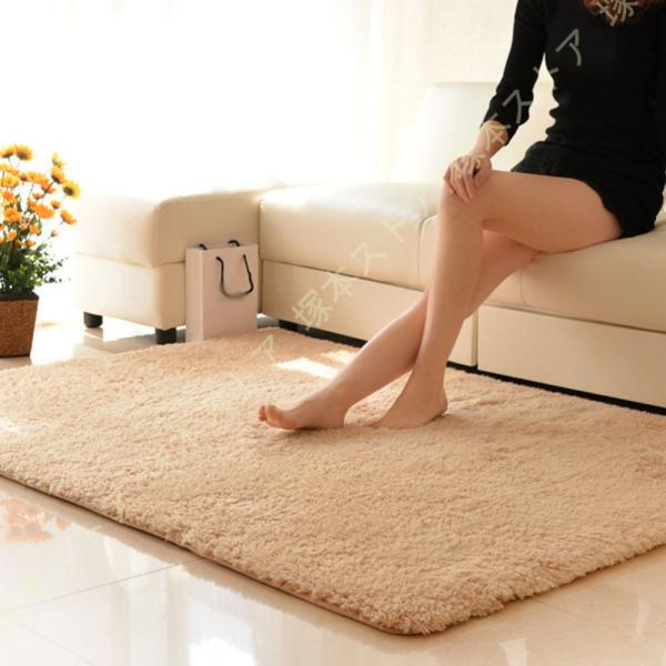 【発売日：2023年01月30日】【ご来店ありがとうございます】 1.一年中快適ラグ 夏場の冷房、冬は床暖房 ホットカーペット対応 ラグマットはポリエステルを採用し、サラッとした触り心地で、冬は暖かく（耐熱試験も合格済みのでホットカーペット...