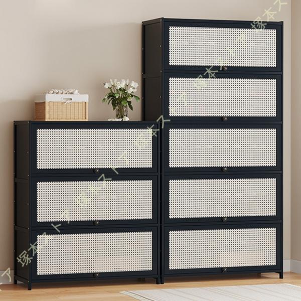 【発売日：2025年07月31日】【通気性抜群】通気性・防湿性に優れたメッシュデザインで、扉を閉じれば、埃の侵入を防ぐだけでなく臭いや湿気を扉の間から逃がし、大切な靴が蒸れたり劣化するのを軽減します!【竹製】竹は柔らかさと硬さを併せ持つ理想...