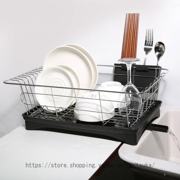 【発売日：2023年08月12日】製品仕様製品名：水切りラック材質：ステンレス鋼カラー：ブラック、ホワイト キッチンに自然と溶け込むデザインとステンレスの清潔感が、水切りの使い勝手を向上させる。 水は中央の排水穴と排水板の回転口を通って流し...