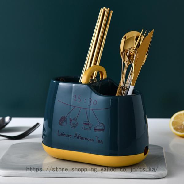 【発売日：2023年08月11日】【商品仕様】箸立てキッチンに馴染むシンプルデザイン 製品：A=約17.5*10.5*15cm。具体的な製品とサイズは画像の説明を見てください。材質：PP製。注意：製品は箸立て に限り、他の撮影物品は含まれて...