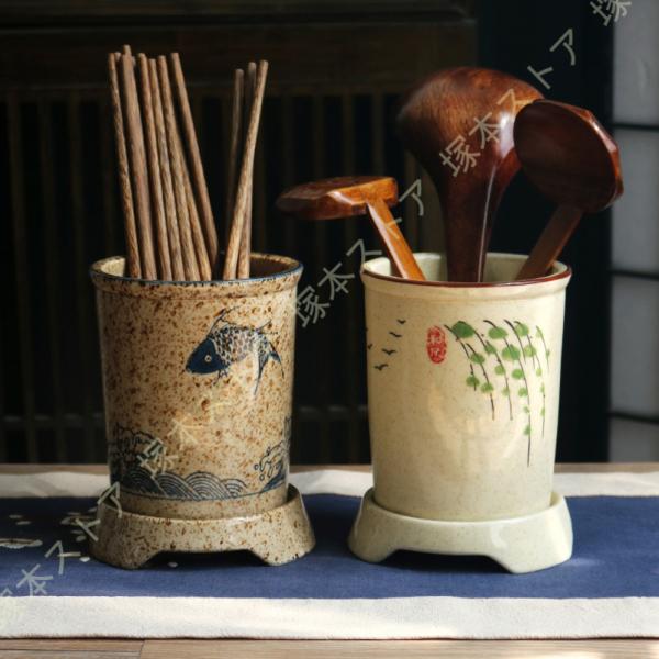 【発売日：2023年07月12日】商品の説明オシャレな箸立て【製品】約12*15cm（水受けトレイ付き）。A=1個入り。B=2個入り。材質：セラミック素材。具体的な製品とサイズは画像の説明を見てください。注意：製品は箸置きに限り、他の撮影品...