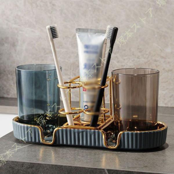【発売日：2023年04月19日】商品の説明◆材質：鉄、セラミック、プラスチック素材◆カラー：写真通り◆サイズ：歯ブラシホルダー=25*9.5*10cm。A=（歯ブラシホルダー×1）、B=（歯ブラシホルダー×1、歯磨きコップ×2）。製品図を...