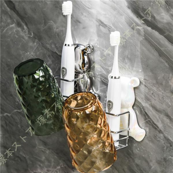 【発売日：2023年03月21日】商品の説明歯ブラシスタンド ホルダー 洗面台収納◆材質：鉄製◆カラー：写真通り◆サイズ：歯ブラシスタンド=9.5*11.5*2.2cm。歯磨きコップ=7.9*11.9cm。 デザインA、Bはカップを持ってい...