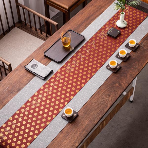 【発売日：2023年04月03日】★テーブルクロス ホテル レストランをインテリアの一つとして、シンプルで明るいお部屋を彩ります!こたつの天板・卓上にも最適!簡単に洗浄!★敷くだけで明るい雰囲気になり、食卓が華やかに!急なお客様とのお食事会...