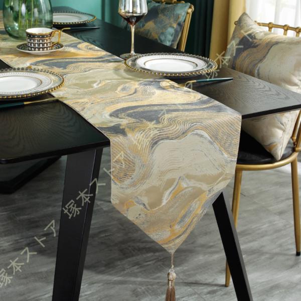 【発売日：2023年06月15日】★テーブルクロス ホテル レストランをインテリアの一つとして、シンプルで明るいお部屋を彩ります!こたつの天板・卓上にも最適!簡単に洗浄!★どんな空間にも馴染む柄、テーブルを華やかに演出してくれるテーブルカバ...