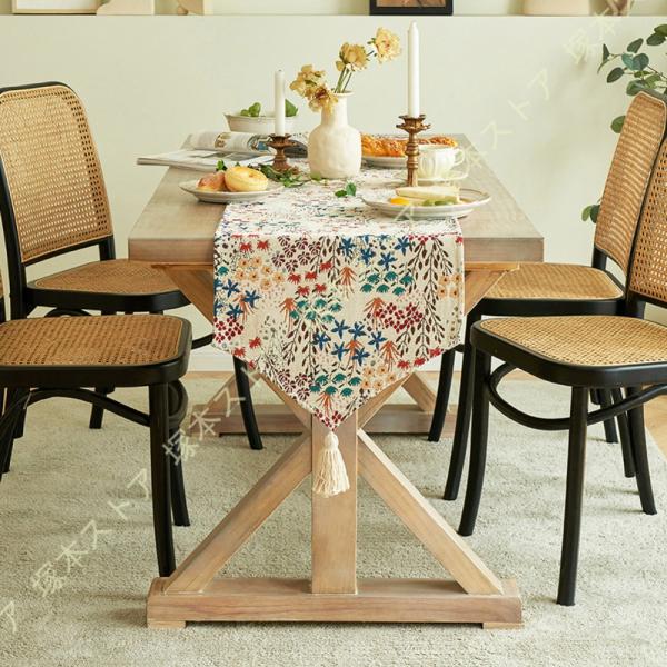 【発売日：2025年04月03日】★テーブルクロス ホテル レストランをインテリアの一つとして、シンプルで明るいお部屋を彩ります。こたつの天板・卓上にも最適！簡単に洗浄。★敷くだけで明るい雰囲気になり、食卓が華やかに！急なお客様とのお食事会...